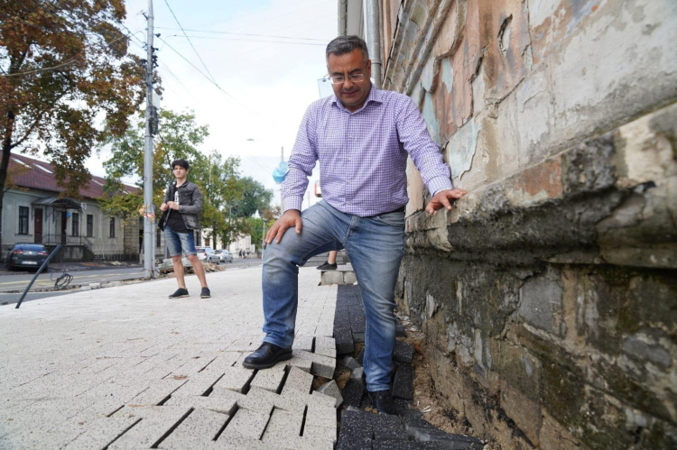 Cum arata pavajul de pe strada Puskin dupa prima ploaie. Ilian Casu ...
