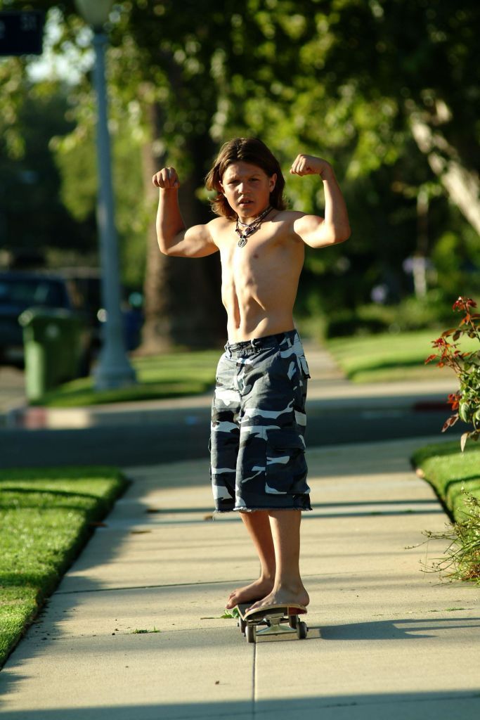 In copilarie a fost supranumit ”Micul Hercule”. Cum arata si cu ce se ...