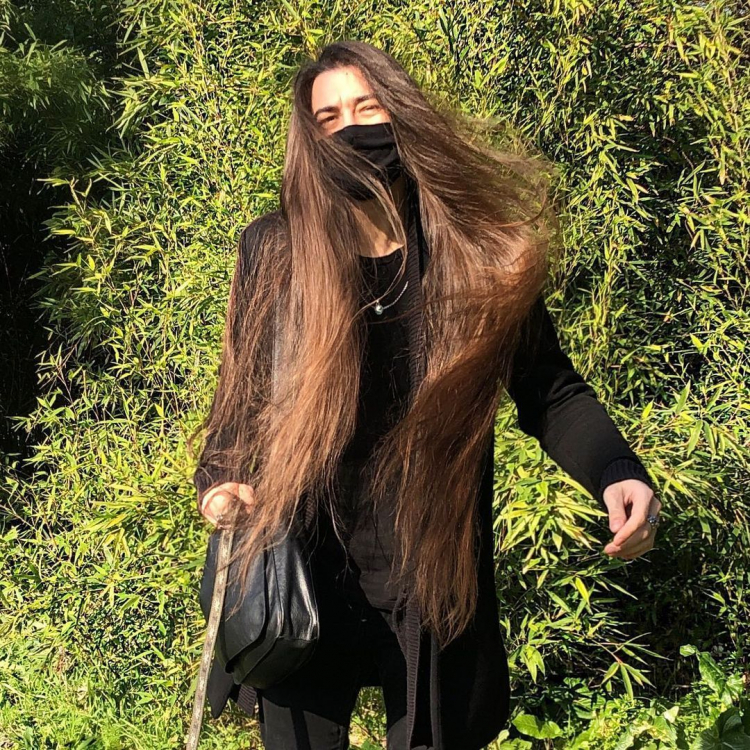 El este „Barbatul Rapunzel”! Un tanar din Milano este invidiat de femei ... El este „Barbatul Rapunzel”! Un tanar din Milano este invidiat de femei ...
