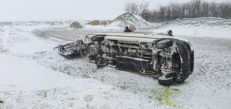 La Comrat, ca la Polul Nord: ninge si viscoleste cu putere. Pe drum ...