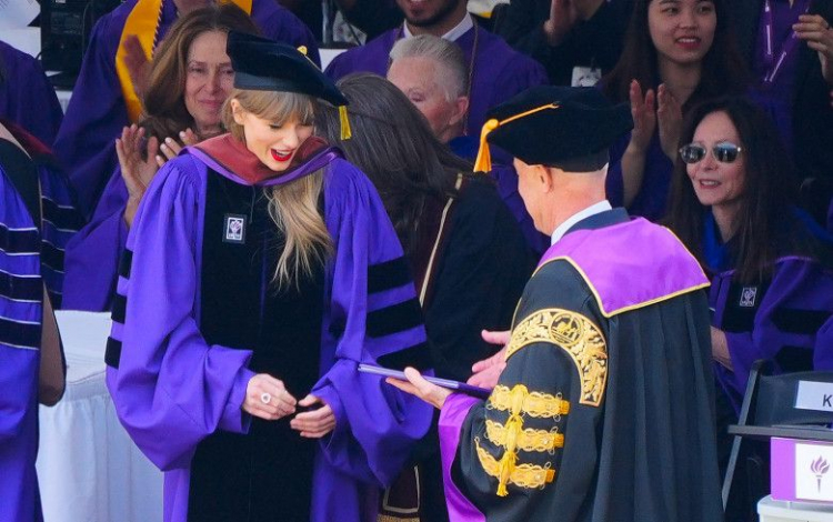 Dr. Taylor Swift. Vedeta a primit o diploma onorifica din partea ...