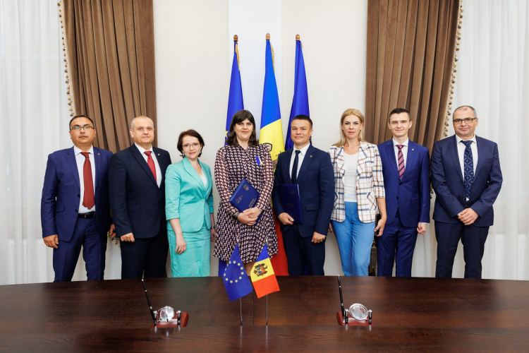 Laura Codruta Kovesi si Dumitru Robu au semnat un acord de lucru dintre ...