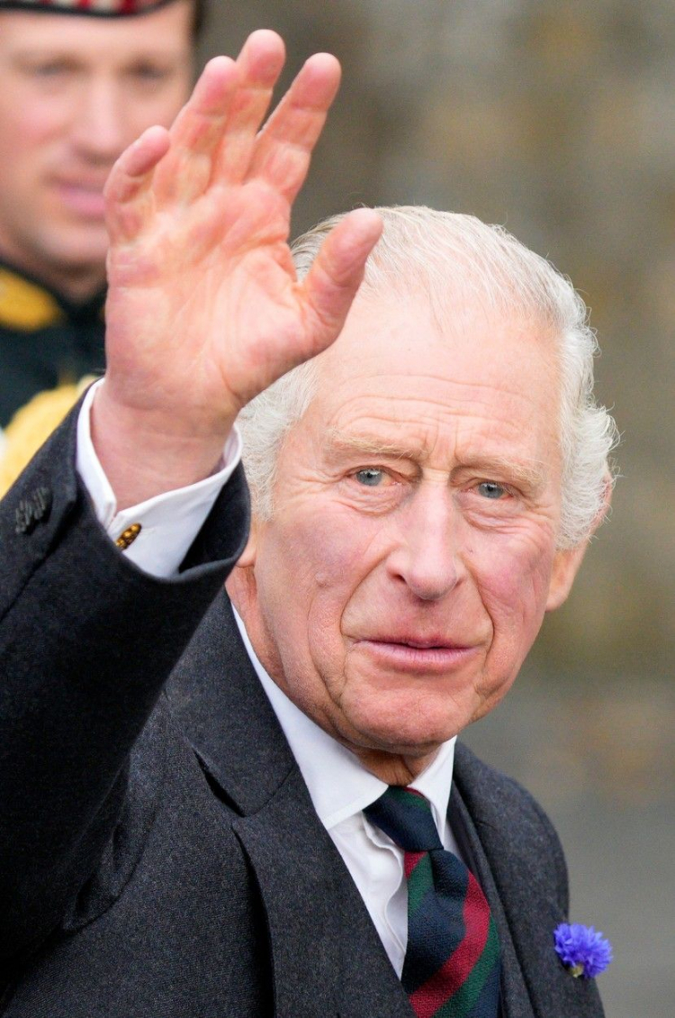 Regele Charles consuma aceeasi bautura in fiecare seara, inainte de ...