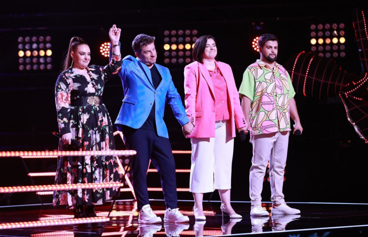 „Mi-a placut foarte mult cum v-ati armonizat pe trei voci!”. Pe cine a ...