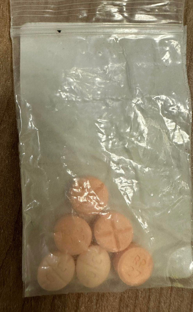 Un barbat - retinut, dupa ce in bagajul acestuia au fost gasite tigari ...