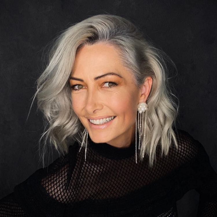 „Am 52 de ani si refuz sa ma imbrac conform varstei din buletin!” Ea e ...