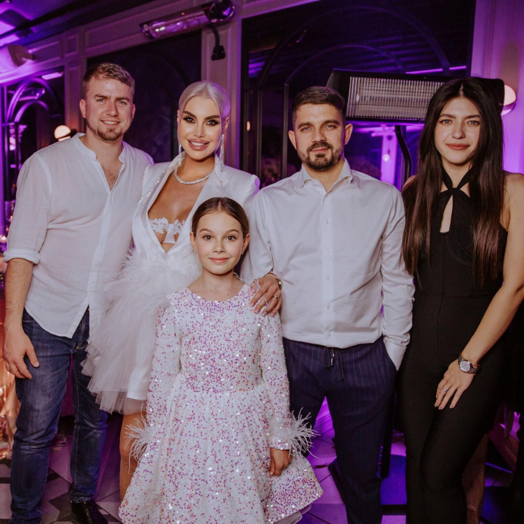 „Un eveniment minunat”! Noi imagini de la nunta Laurei Vetty ...