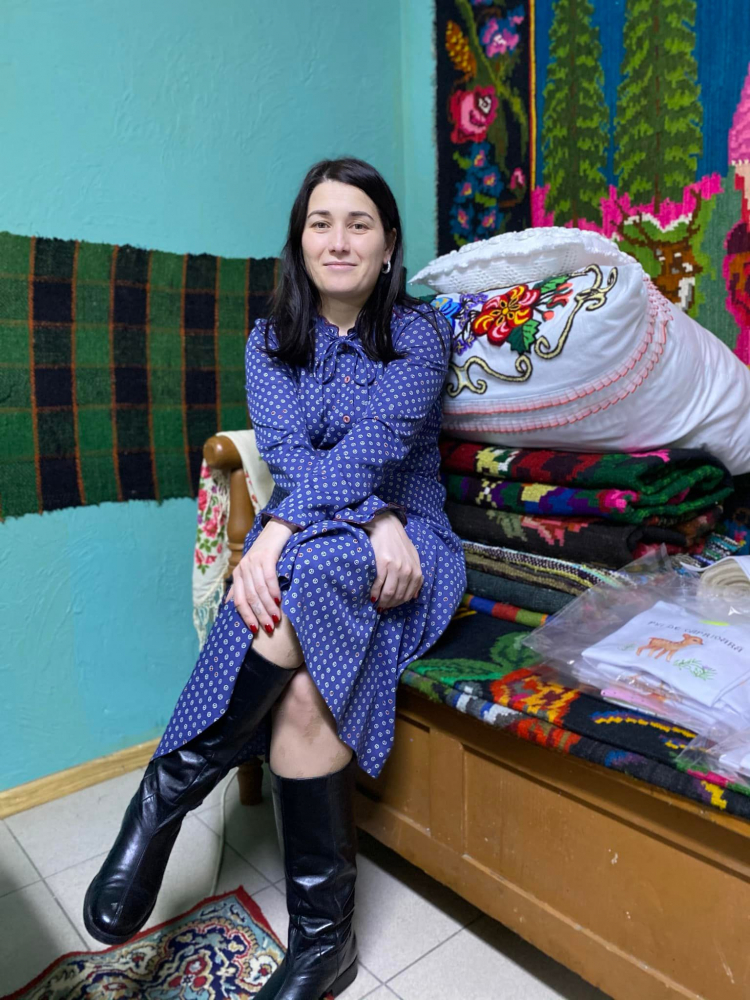 Si-a scris cartea de debut in doar 6 luni! Afla de la actrita Victoria ...