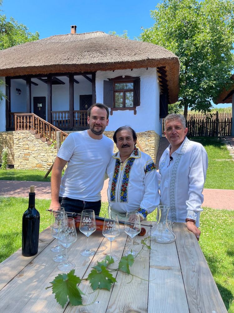 O noua emisiune la PRO TV, Wine Trips Romania! Vezi cine dintre ...