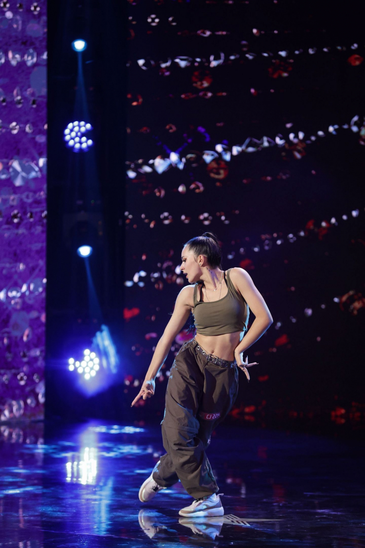 Kyller Gyal a umplut scena cu energia ei si a primit 3 de DA din partea ...