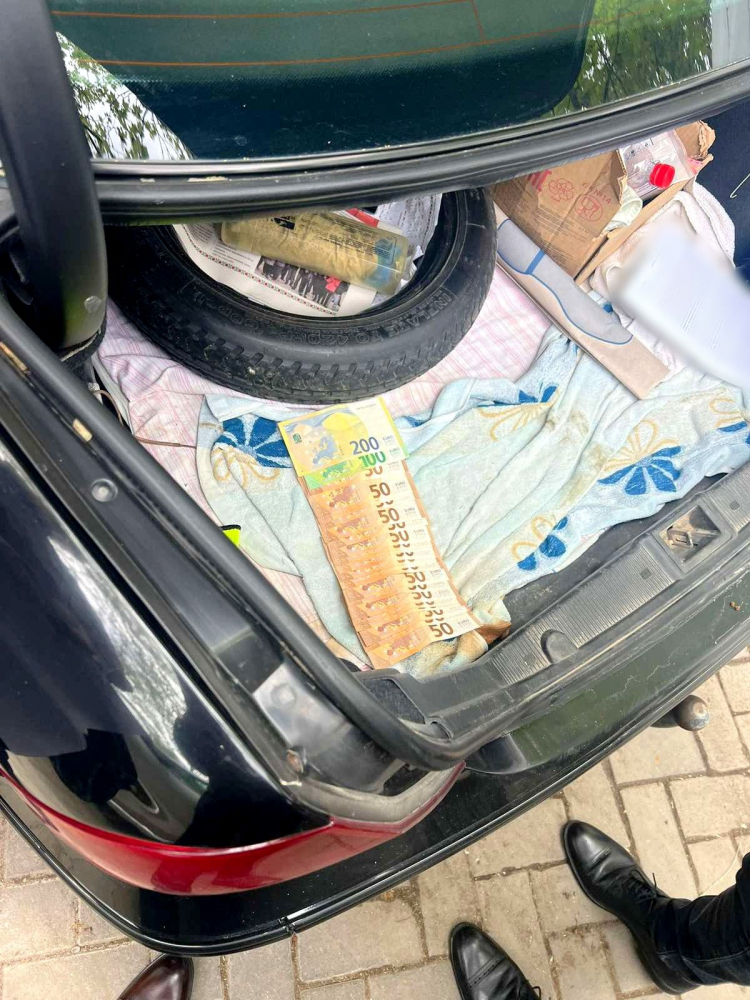 Un barbat din Comrat, retinut de ofiterii CNA si procurorii ...