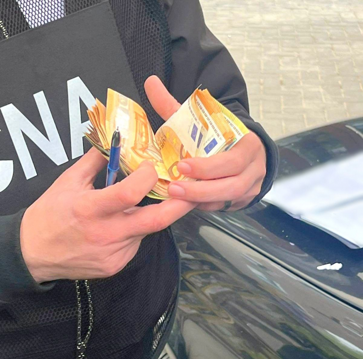 Un barbat din Comrat, retinut de ofiterii CNA si procurorii ...