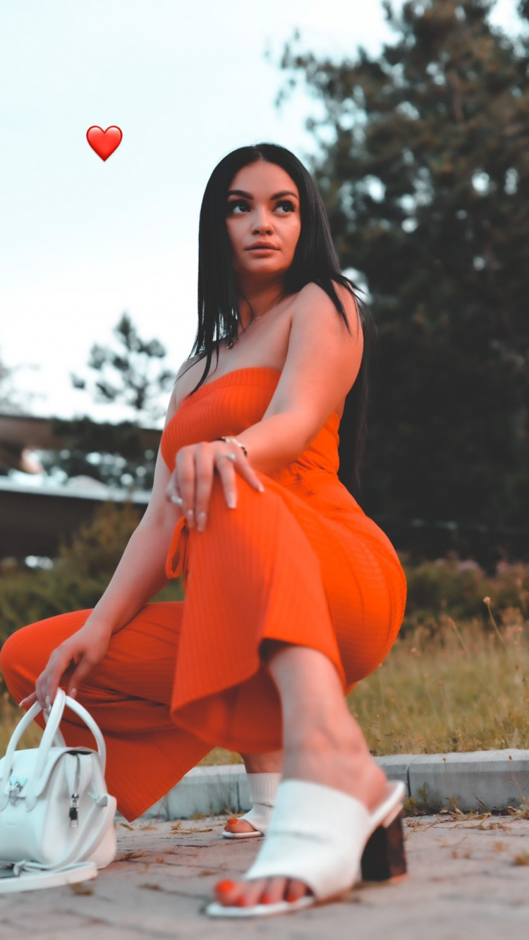 S-a scufundat in amintiri! Anya Tapes a publicat o serie de imagini de arhiva pe retelele ...