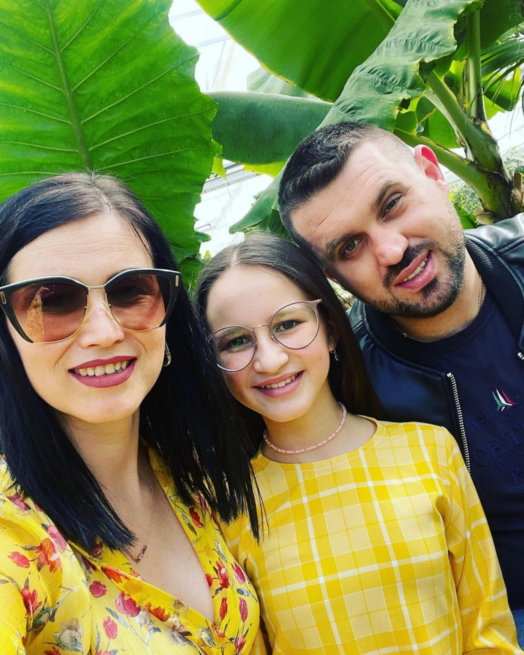 Maria Cretu - primele imagini cu burtica de graviduta! Sora lui Emilian radiaza de fericire ...