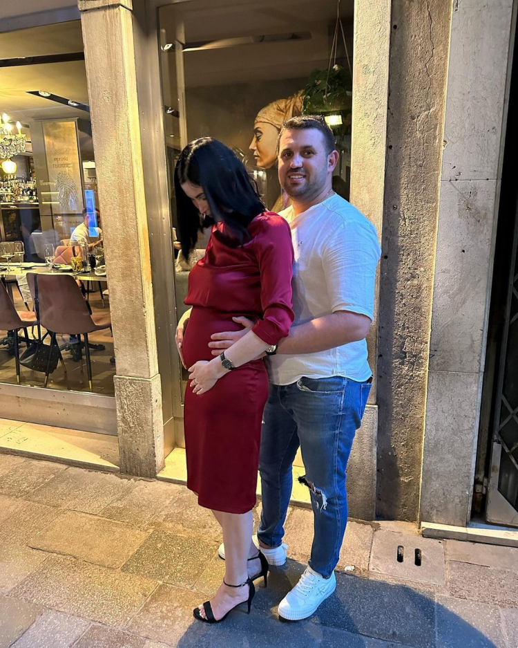 Maria Cretu - primele imagini cu burtica de graviduta! Sora lui Emilian radiaza de fericire ...