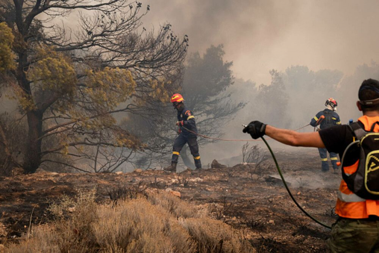 Un nou val de canicula cuprinde Grecia, deja parjolita de incendii ...