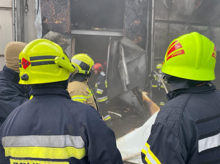 Incendiu de proportii la Ghidighici. Un depozit de 2 mii de metri ...