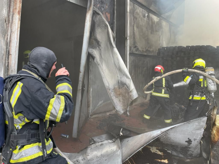 Incendiu de proportii la Ghidighici. Un depozit de 2 mii de metri ...