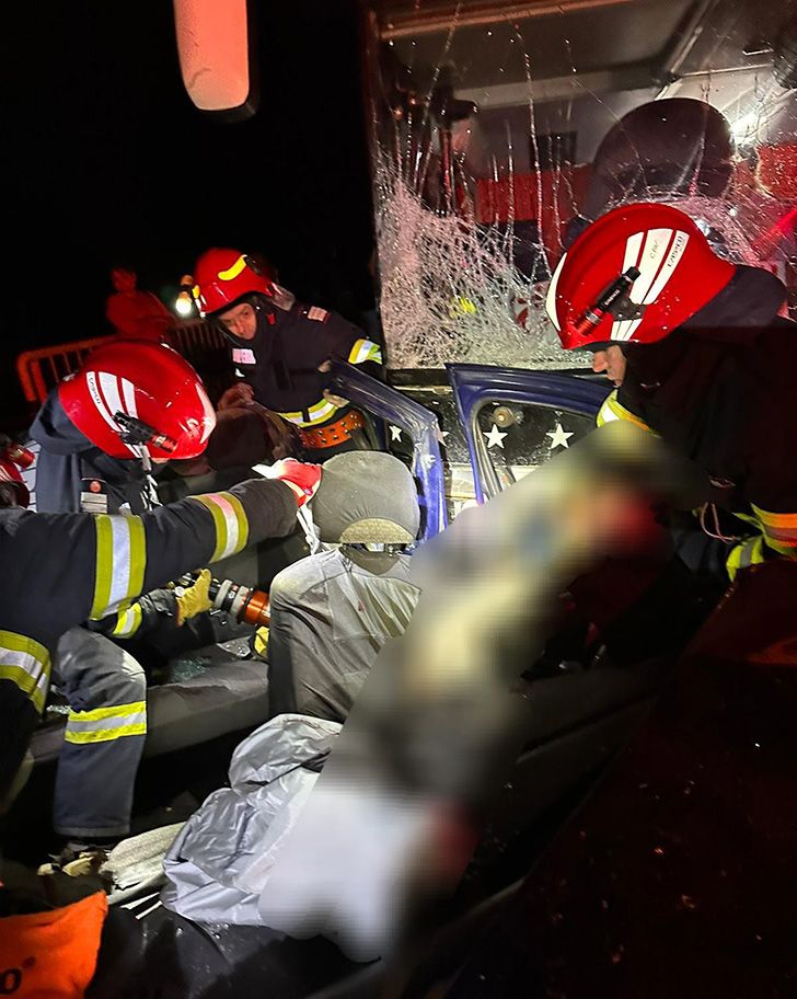 Un autocar cu 40 de moldoveni, implicat intr-un grav accident, in ... Un autocar cu 40 de moldoveni, implicat intr-un grav accident, in ...