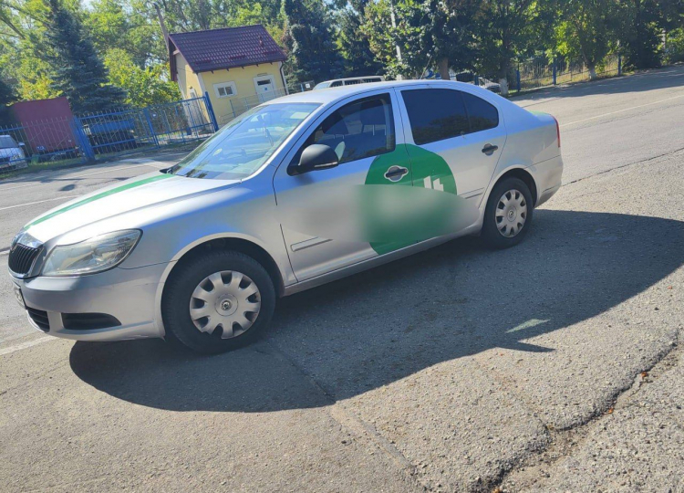 A provocat un accident rutier, apoi a incercat sa fuga din tara. Un ...