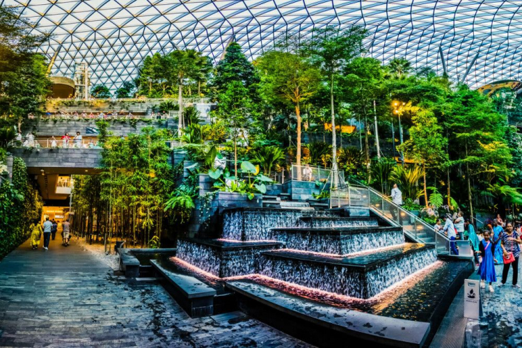 Imagini impresionante din aeroportul care nu va mai cere pasagerilor ...