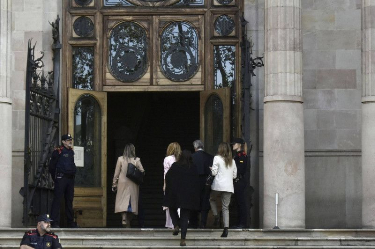 Shakira va plati aproape 8 milione de euro ca sa evite inchisoarea ...