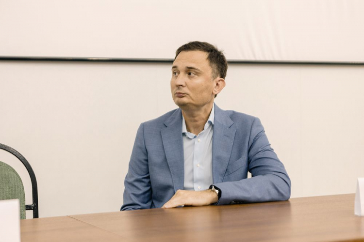 De 5 ani, Spitalul Repromed face diferenta! Adrian Hotineanu, chirurg ...