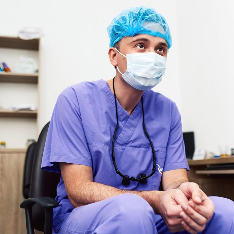 De 5 ani, Spitalul Repromed face diferenta! Adrian Hotineanu, chirurg ...