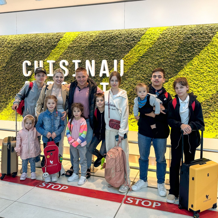 Călătorie cu toți membrii familiei! Ce țară a vizitat Marina Cârnaț ...