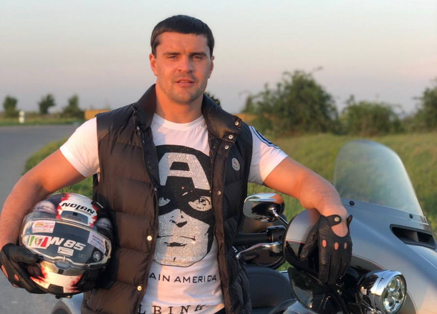 Fenomenul politicieni pe bicicleta continua. Constantin Tutu a pedalat ...