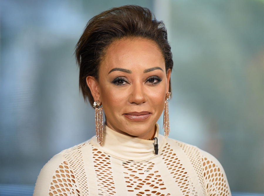 Mel B se recupereaza dupa ce-si pierduse complet vederea, din cauza ...