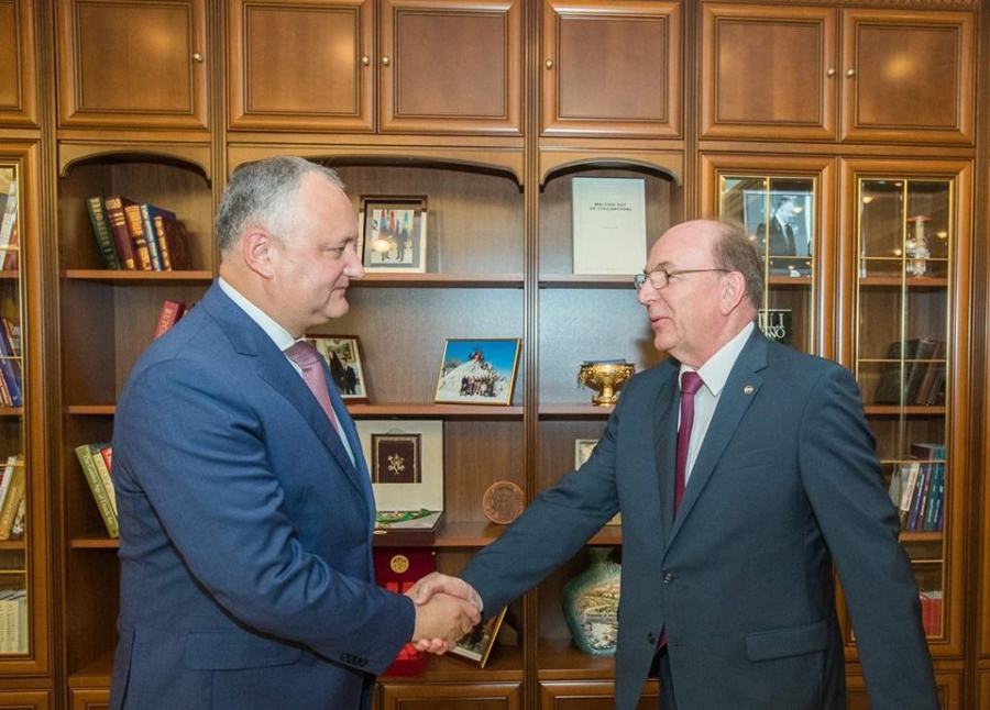 Igor Dodon s-a intalnit cu ambasadorul Rusiei in RM si i-a multumit lui ...