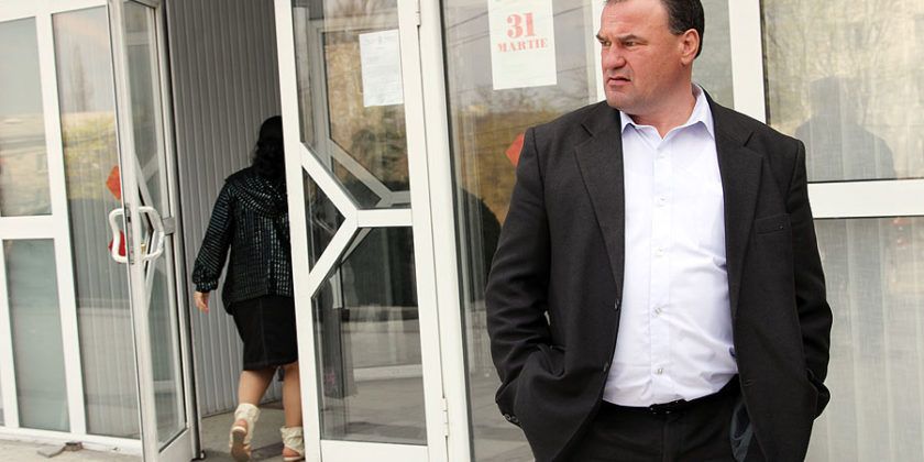 Un judecator acuzat ca a primit mita de la un avocat si declarat apoi ...