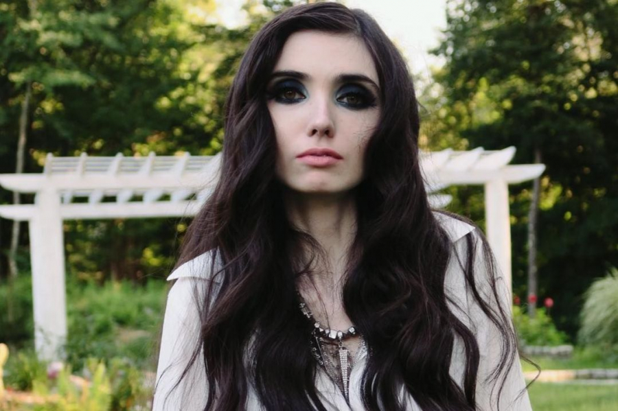 Povestea faimoasei vloggerite americane Eugenia Cooney, care a invins ...