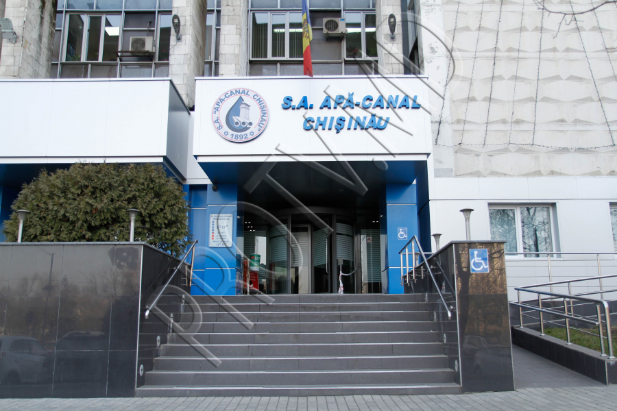 Si-a depasit atributiile de serviciu si a poluat apa din raul Bac. Un ...