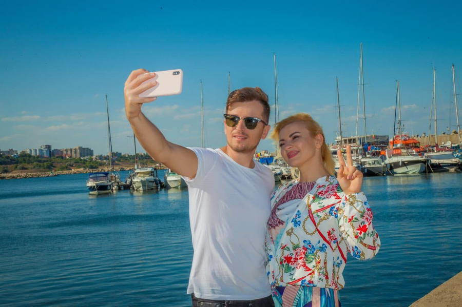 Fotografie de colectie cu familia lui Radu Sirbu, ex-membrul ,,O-zone ...
