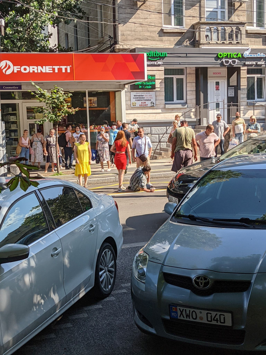 Un barbat a fost lovit de un automobil pe strada Puskin din capitala ...