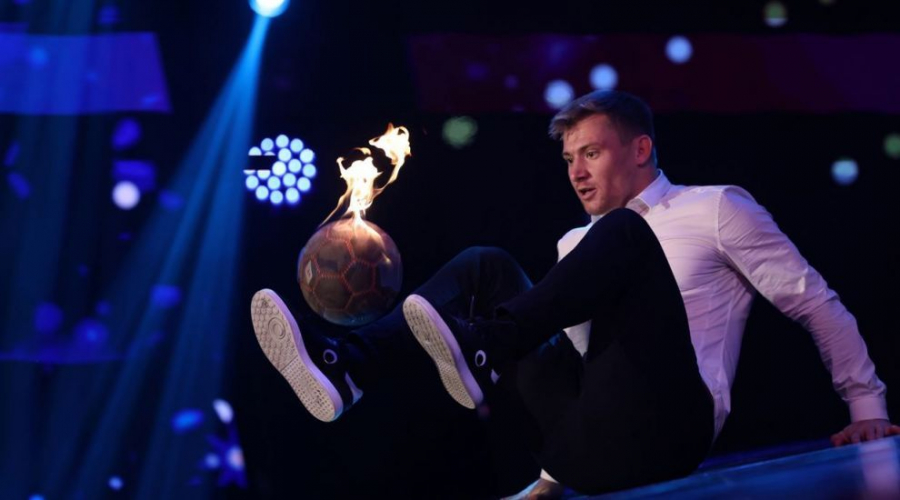 Andrew a facut coregrafii pentru Messi si Ronaldo, iar acum a venit sa ...