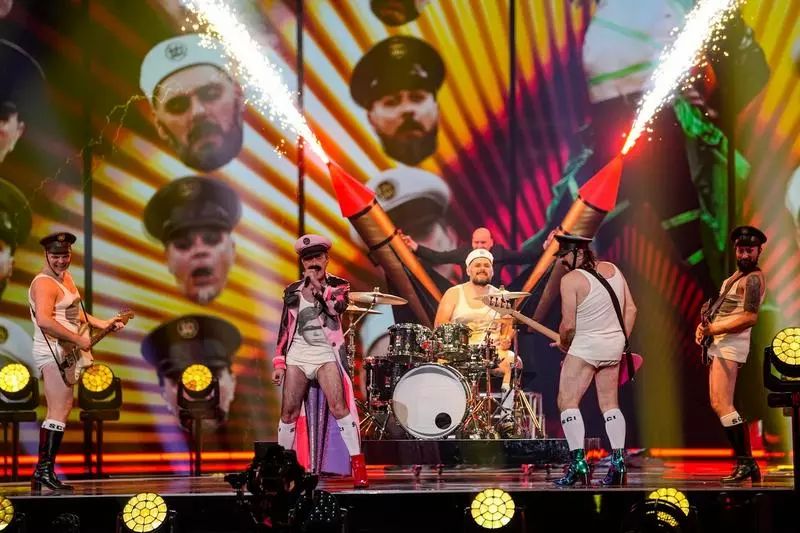 O trupa excentrica de rock l-a ironizat pe Putin la Eurovision 2023. A ...