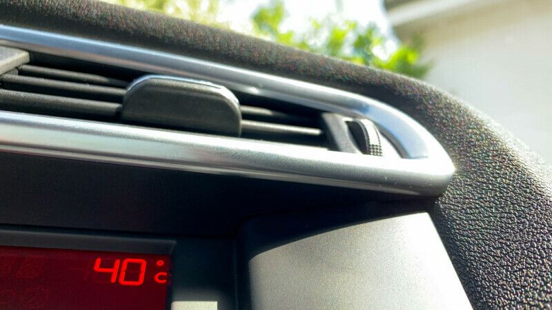 O fetita de zece luni a murit in chinuri dupa ce a fost uitata in ...