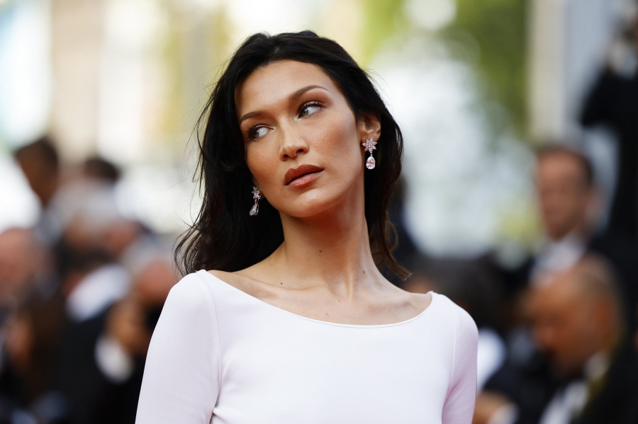 Bella Hadid, noi detalii despre starea de sanatate. Modelul se lupta cu ...