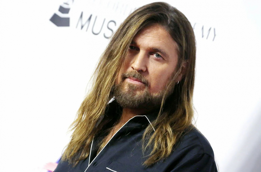 La o luna si jumatate de cand fosta sotie s-a recasatorit, tatal lui ...