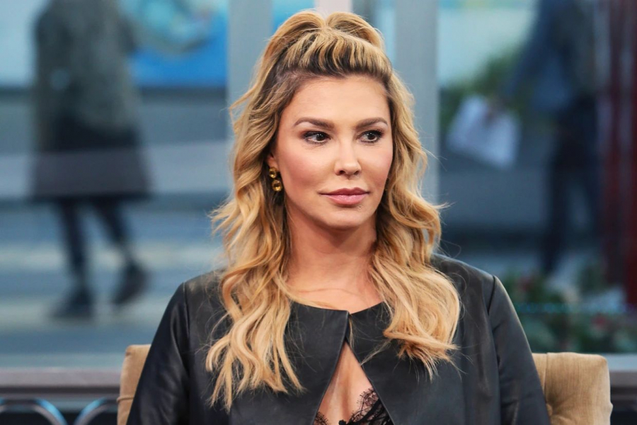 Ce se întâmplă cu fața lui Brandi Glanville. Vedeta este desfigurată și ...
