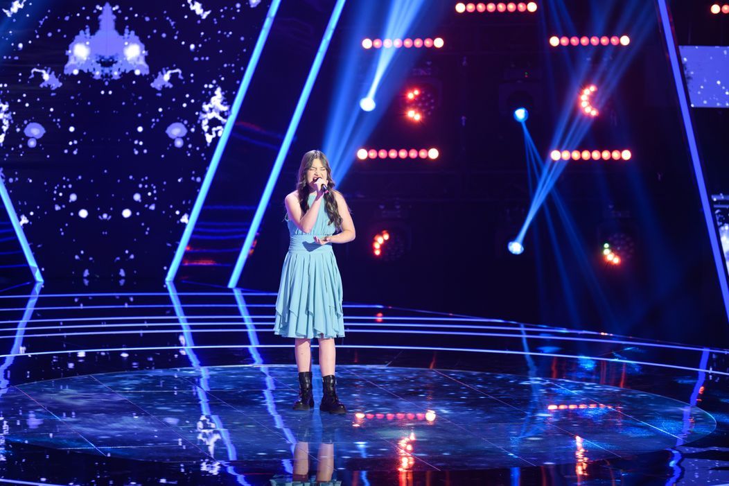 La doar 16 ani, Ana Marinescu a cântat sublim și a întors primele ...