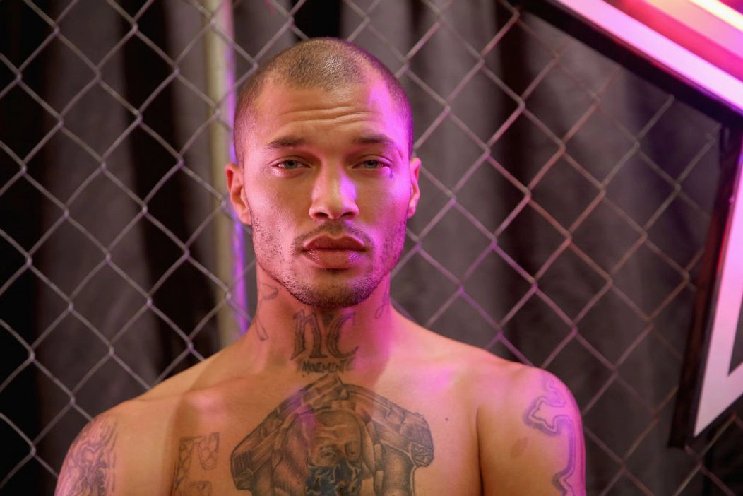Jeremy Meeks, desemnat „cel mai frumos infractor din lume”, este astăzi ...