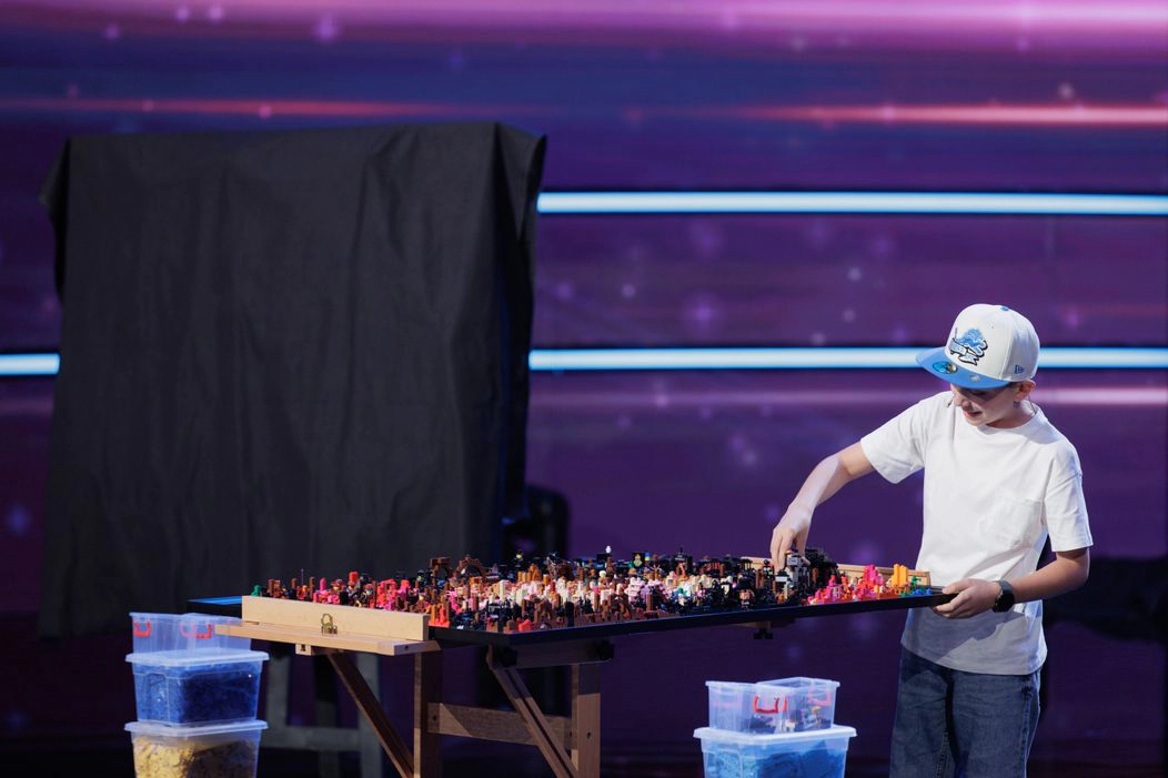Albert Oprea a făcut senzație la „Românii au talent” cu un portret LEGO ...