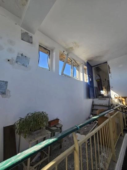 Cum arată apartamentul din Galaţi lovit de dronă. Imagini surprinse din ...